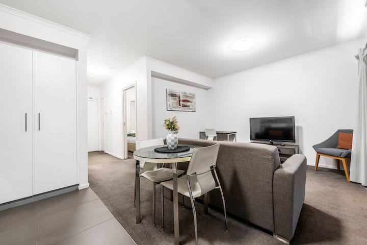 Marvellous 1 Bedroom Apartment - Canberra