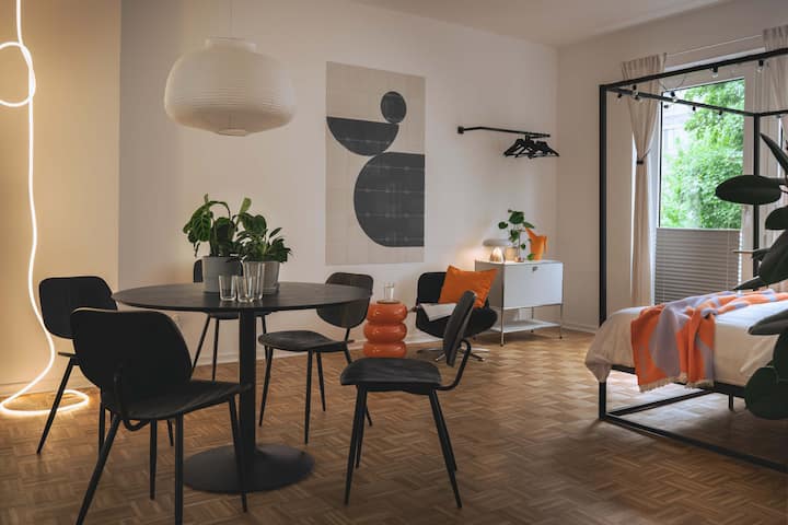 Nooqa: Exklusives Design Apartment - Parkplatz, Tv - Duisburg