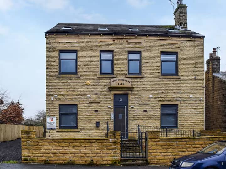 St. John's Apartment 3 - Huddersfield