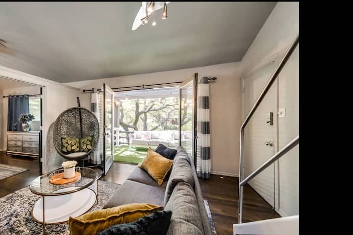 Elegant 1br Terrace Suite | Historic Munger Place - Dallas, TX