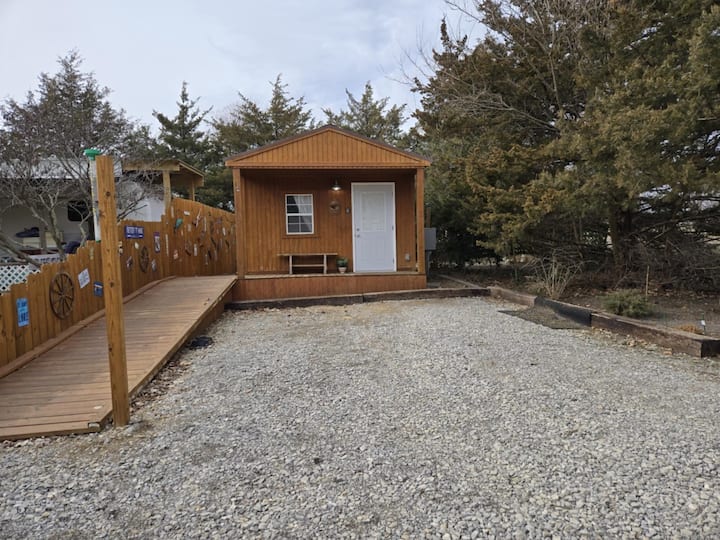 #1 ~ Modern Hunting Cabin ~ Wheelchair Accessible - Cross Timbers State Park, Toronto