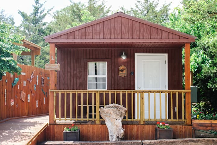 #1 ~ Modern Hunting Cabin ~ Wheelchair Accessible - Cross Timbers State Park, Toronto