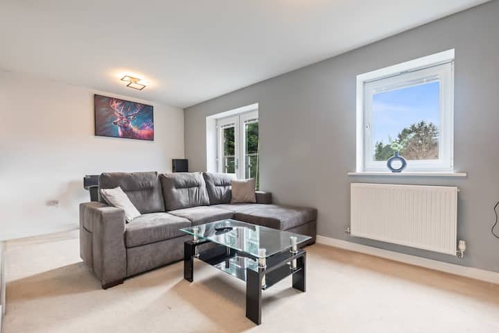Spacious & Modern 2br Stay – Free Parking & Wifi - Sutton Coldfield