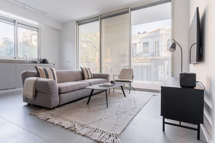 Blueground | Nahalat Bynamin Mamad Highend Balcony - Tel Aviv-Jaffa