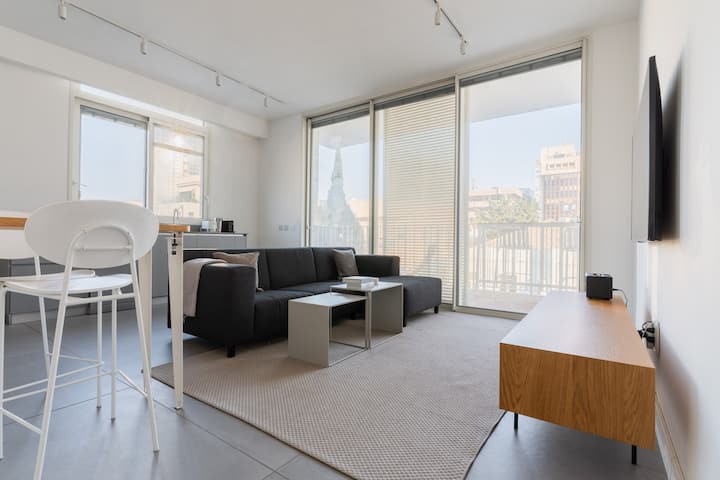 Blueground | Nahalat Bynamin Mamad Highend Balcony - Tel Aviv-Yafo