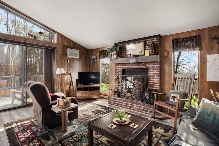 Zen Vibe W/hot Tub, Fireplace, Grill, Deck & More - Fort Frederick State Park, Big Pool