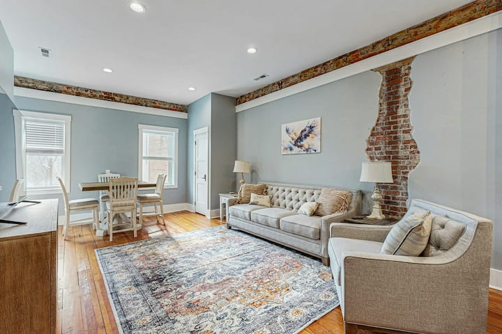 Modern Condo Over Main Street With Full Kitchen - Waynesville, NC