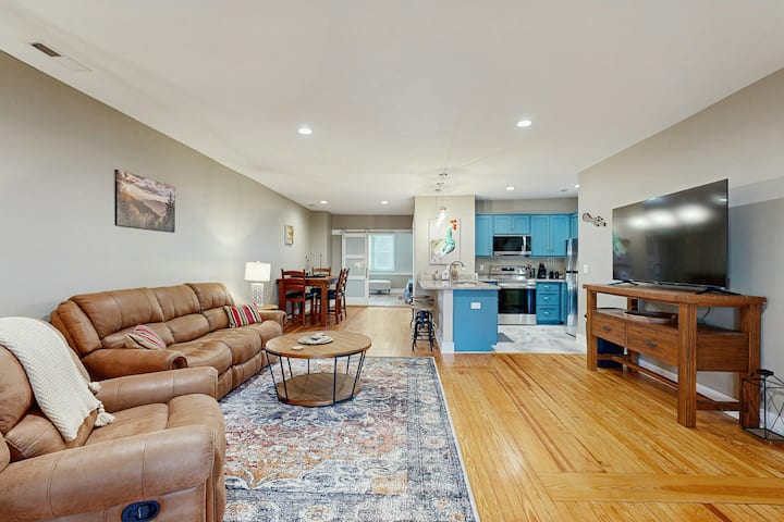 Modern 2br Condo Located Over Main Street - Waynesville, NC