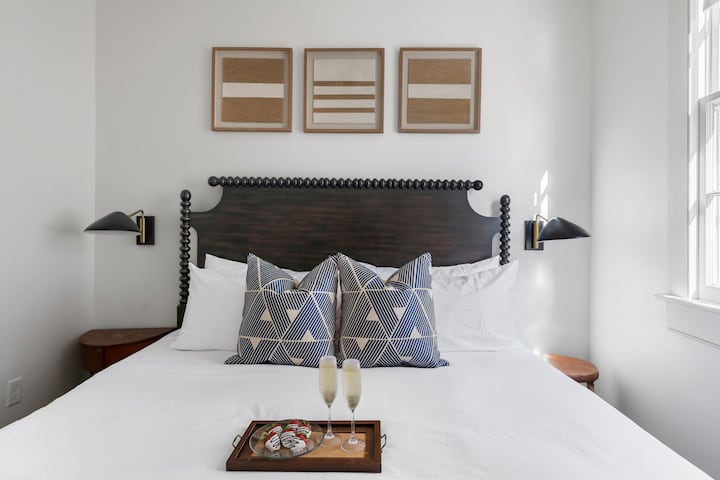 Ivory Loft Downtown | Close To Shops & Restaurants - Charleston, SC