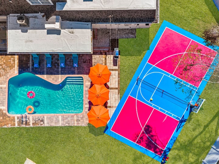 Heated Pool * Pickleball * Mini Golf — Sleeps 20! - Clearwater, FL