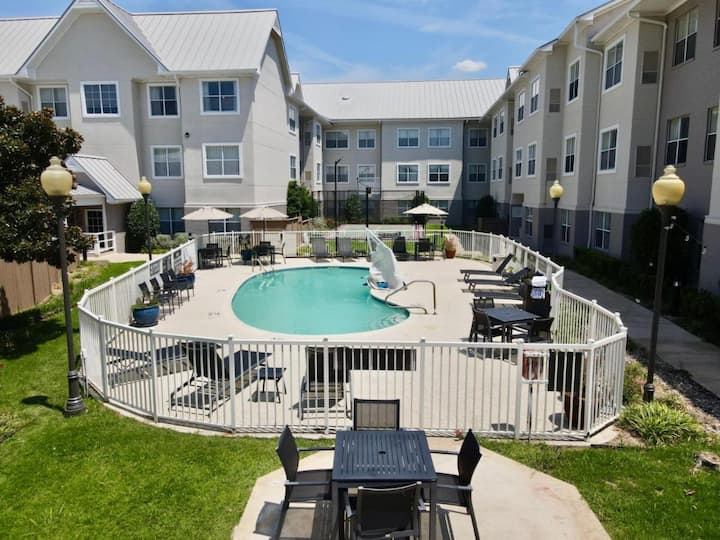 Close To Dfw Airport| Pet-friendly. Free Breakfast -