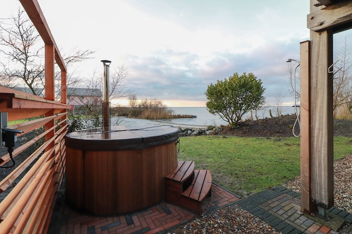 Beach Villa With Hot Tub - 4 Persons - Makkum