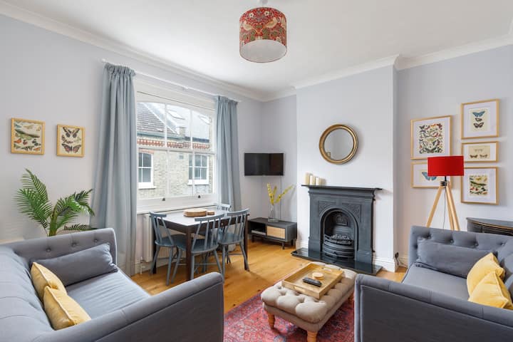 Cambridge Grove- Cosy Two Bed Mews - With Parking - Brighton