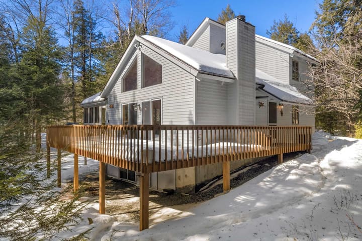 Cabin Retreat In The Berkshire Woods - Greenwater Pond, MA