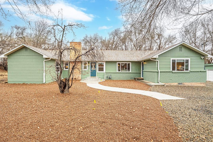 Romeo & Juliet: 2 Living Areas/kitchens! - Laughing Cat, Palisade