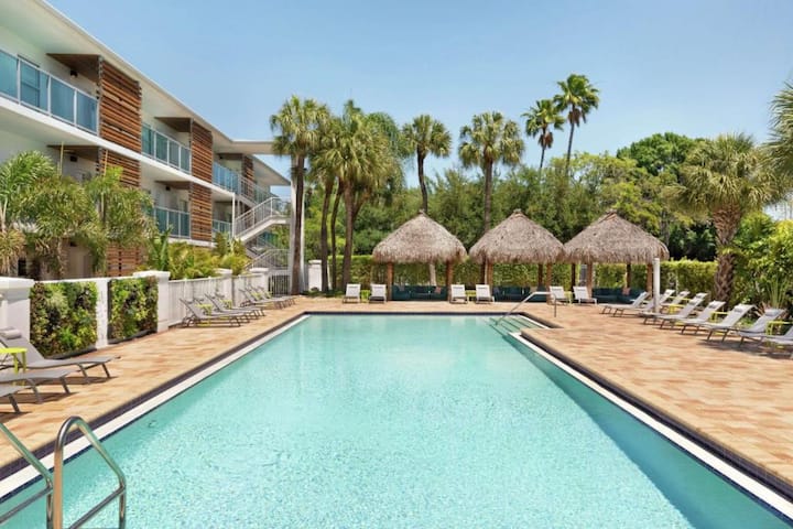 Luxury Retreat In Tampa | Free Airport Shuttle - Tampa, FL