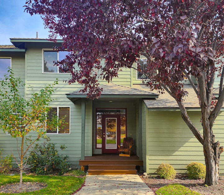 2br Townhome | Golf. Pool. Pet-friendly - Redmond, OR