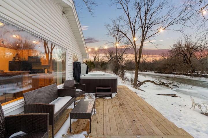 Cozy 3br Cabin With Hot Tub On Nippersink Creek - Fox Lake, IL