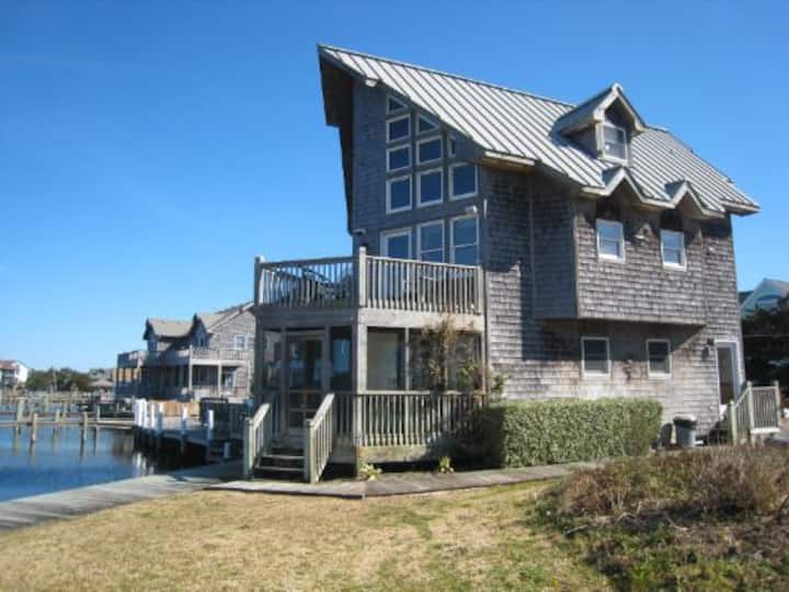 Net House B -Waterfront Studio With Porch! - Ocracoke, NC