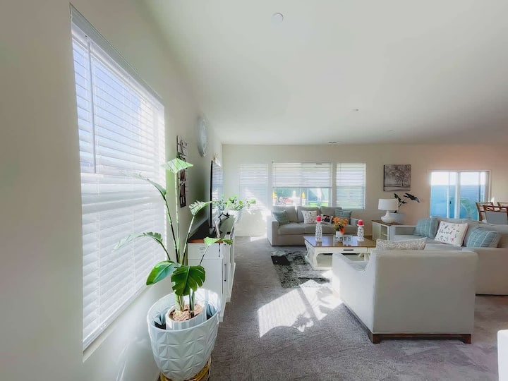 California Three Bedroom Desert Scape - Victorville, CA