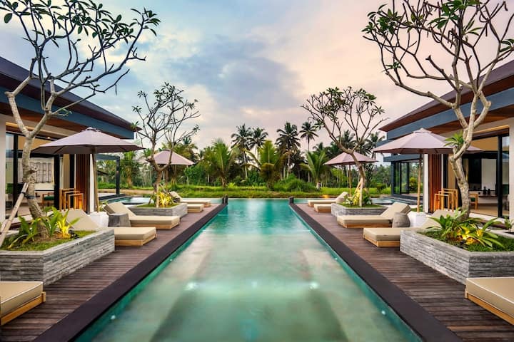 Villa Lotus Sunset: 6br Greenery W/ Ricefield View - Bali
