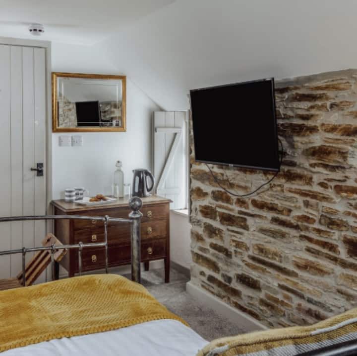 Cosy Double Room - Crackington Haven