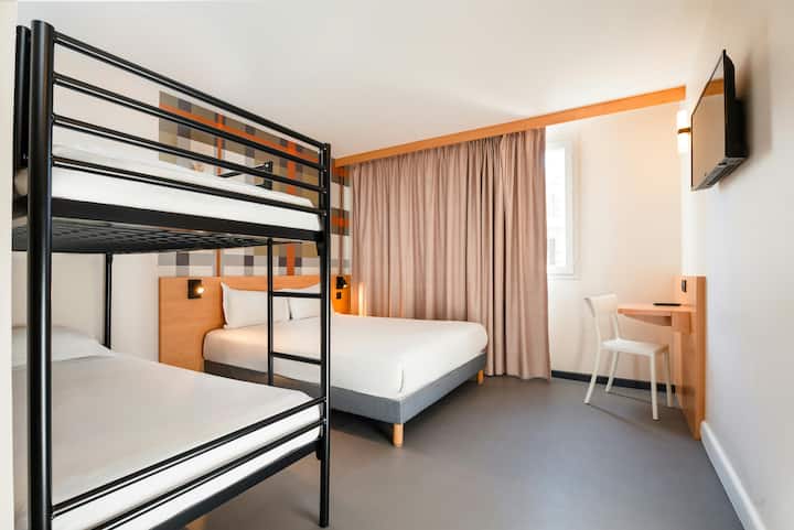Quad Room With Bunk Beds In Heart Of Nice - Beaulieu-sur-Mer