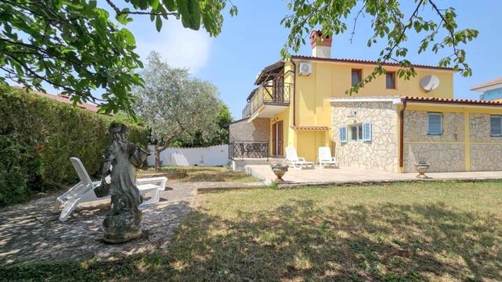 Villa Marlene - Beautiful Villa Marlene In Novigra - Novigrad