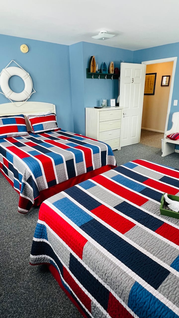 Chateau Country Inn  - Nautical Room 2 Double Beds - Clayton, NY