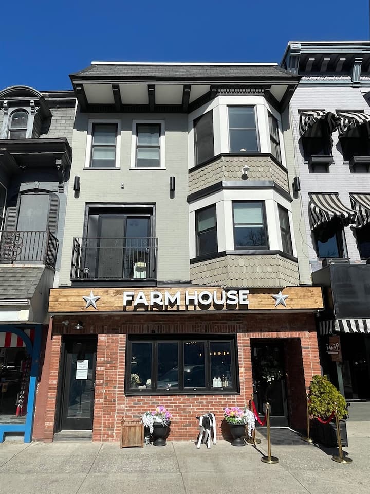 Apt In The Heart Of Main Street - East Stroudsburg, PA