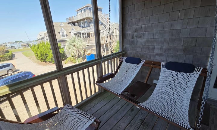 Crow's Nest - 2nd Floor 2br Villa Screened Porch! - Ocracoke, NC