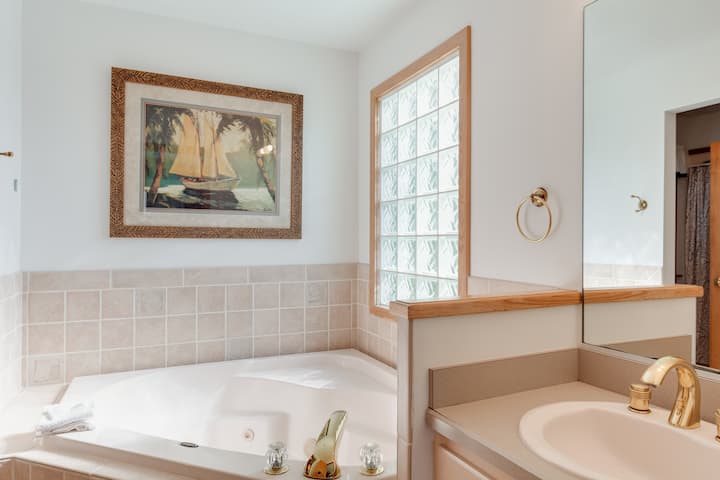 Crow's Nest A 2nd Floor 1br Villa - Lake View! - Ocracoke, NC