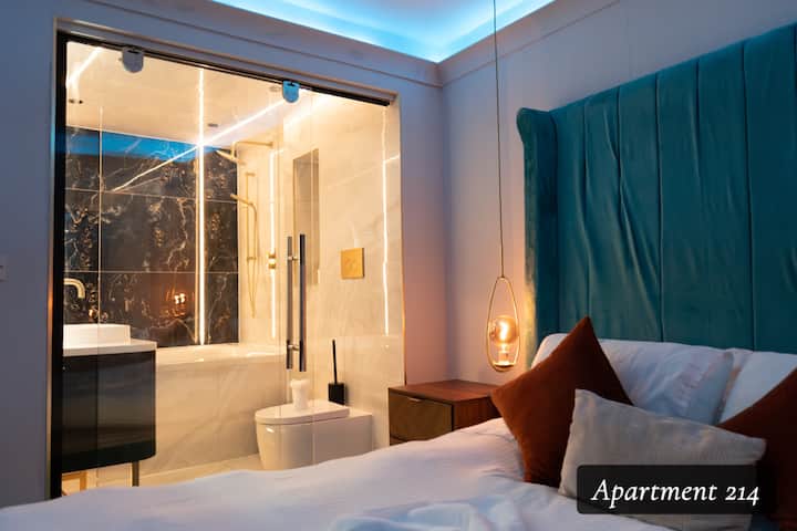 Standard-apartment-whirlpool Bath - Bradford