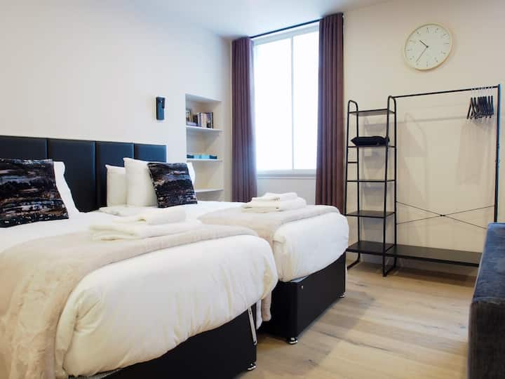 Stylish, Modern Studio On Easter Road - Edimburgo