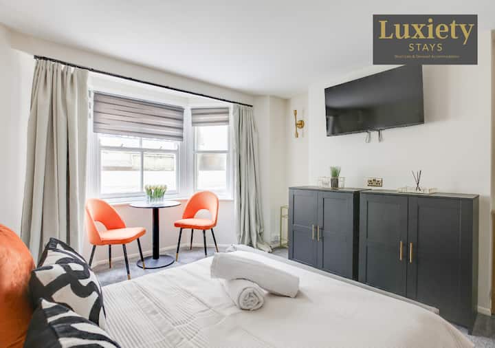 Stylish & Elegant Studio City Centre-luxiety Stays - Southend-on-Sea