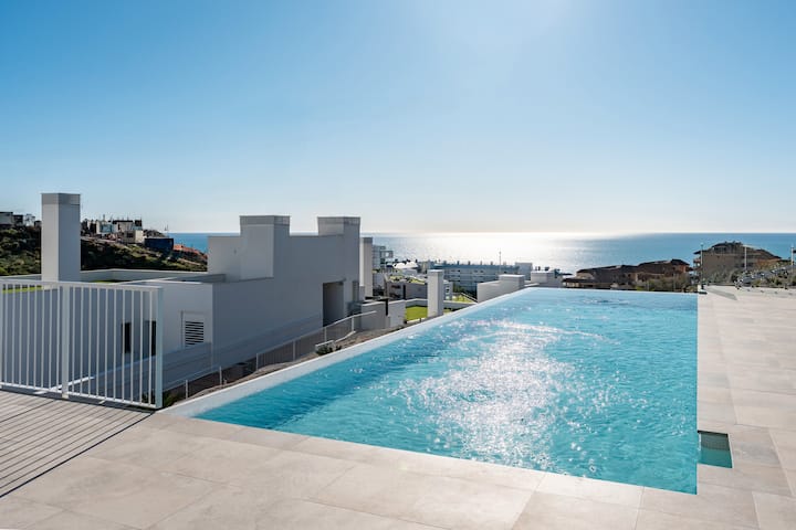 Middle Views West - Fuengirola