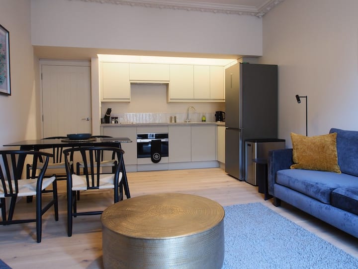 Spacious And Modern 2-bed On Easter Road - Edimburgo