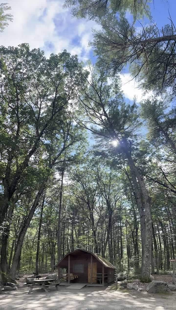 1 Room Rustic Cabin (Accessible) - Mirror Lake, Devens