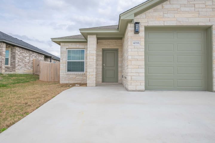 Spacious 6 Bedroom House - Belton, TX
