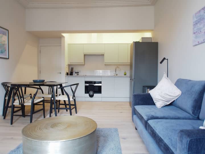 Spacious Luxe 2-bed Near The City Centre - Edinburgh, UK