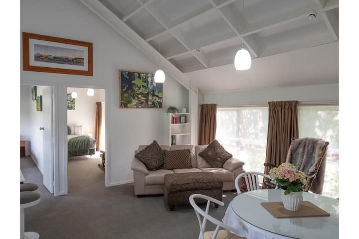 Tawa Retreat - Wellington Holiday Home - Wellington
