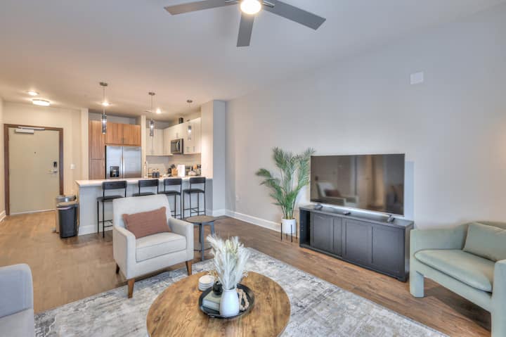 Downtown Apt  Free Parking + Heated Pool - Nashville, TN