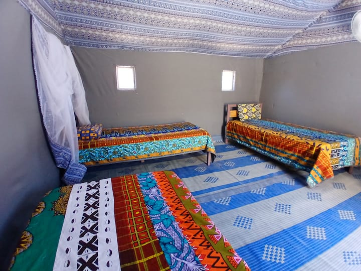 Habitat Atypique, Maison Rose Pour 3. - Nouakchott