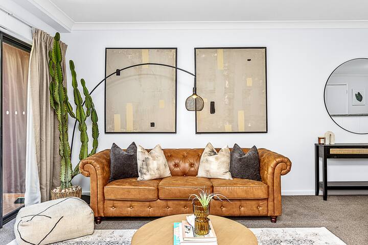 Luxe Modern Retreat | Designer Stay In Perth City - Perth