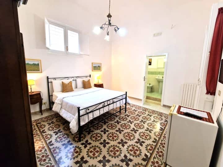 Lecce Center Room With En Suite Bathroom - Lecce