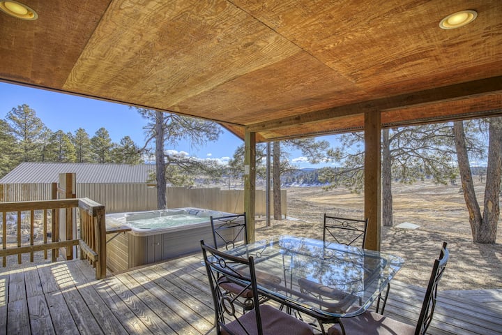 Split Pine Cabin: Hot Tub, Pet-friendly, Stunning - Pagosa Springs, CO