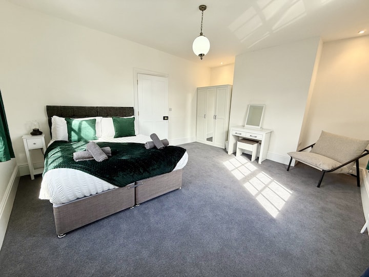 Contractor Stays -4 Bedroom, Kitchen, Office, Wifi - Exeter