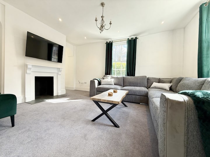 Contractor Stays -4 Bedroom, Kitchen, Office, Wifi - Exeter
