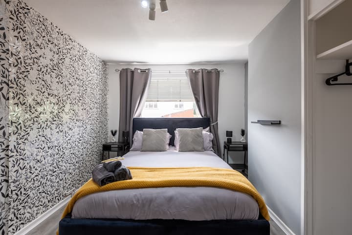 Bright 3br Home In Central Belfast - George Best Belfast City Airport (BHD)