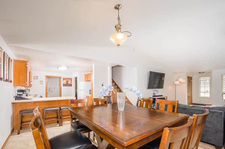 Townhouse In De Pere 3 Br/1.5ba- Close To Lambeau - LedgeStone Vineyards, Greenleaf